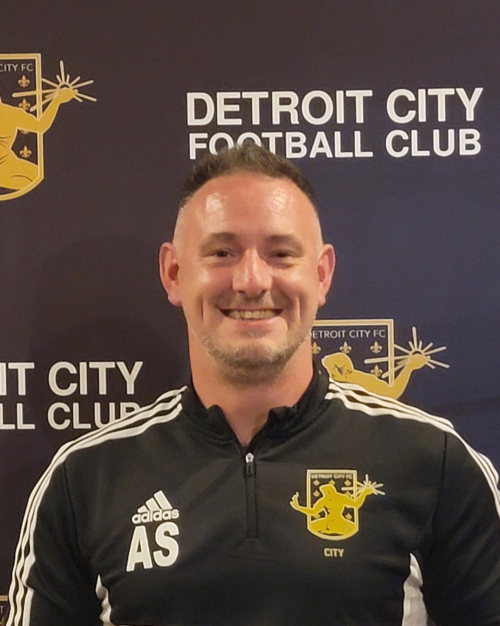 Staff Coach - Ash - Smith